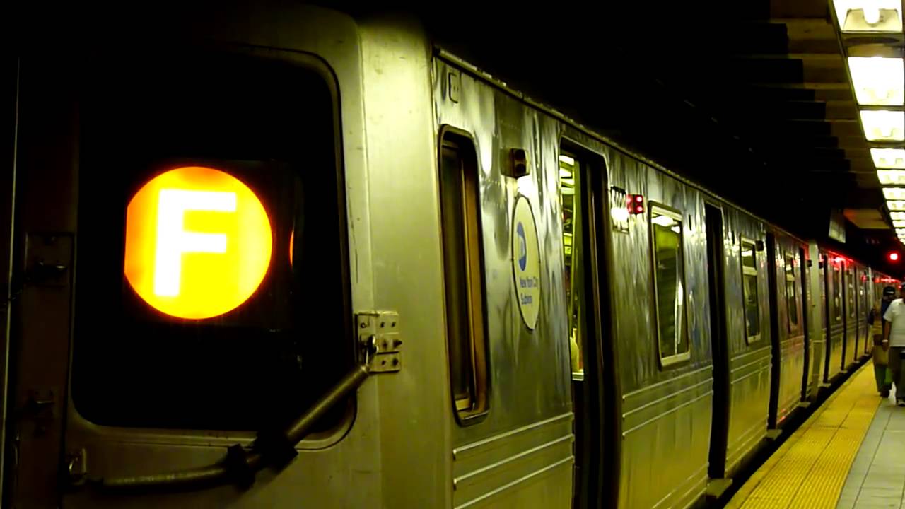 R46 F train enters 74 street - YouTube