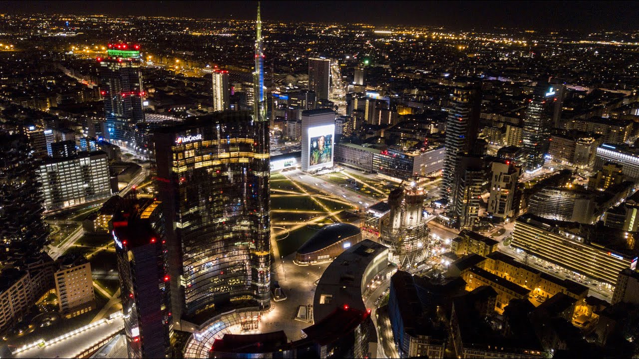 Milano by night vista dal cielo - YouTube