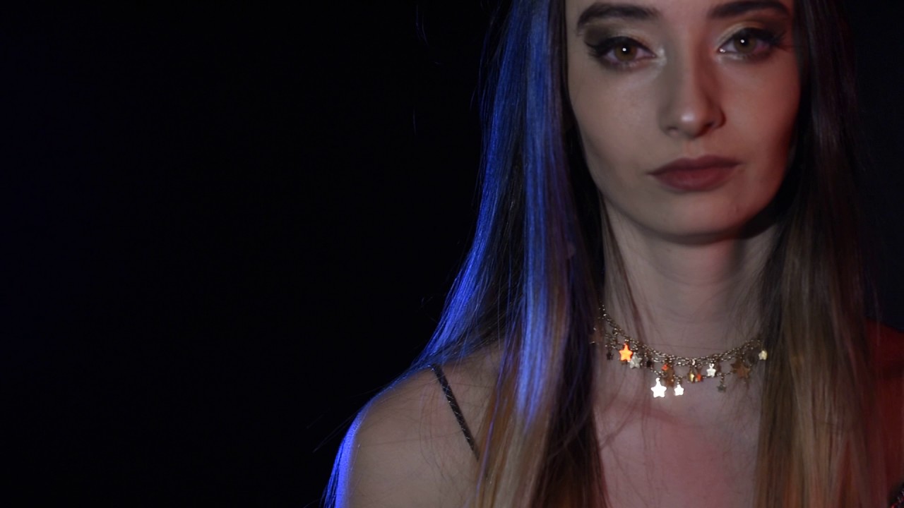 Abi Hollister x Lily Flo Jewellery - YouTube