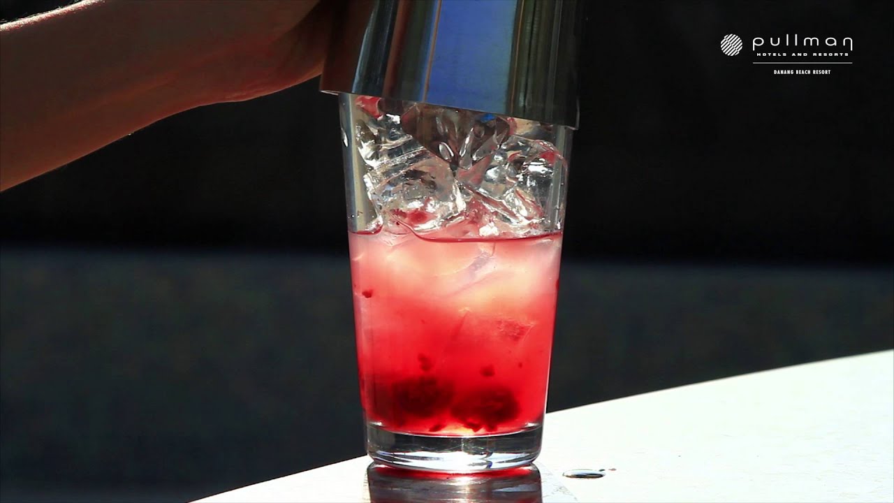 RASPBERRY COSMO COCKTAIL - YouTube