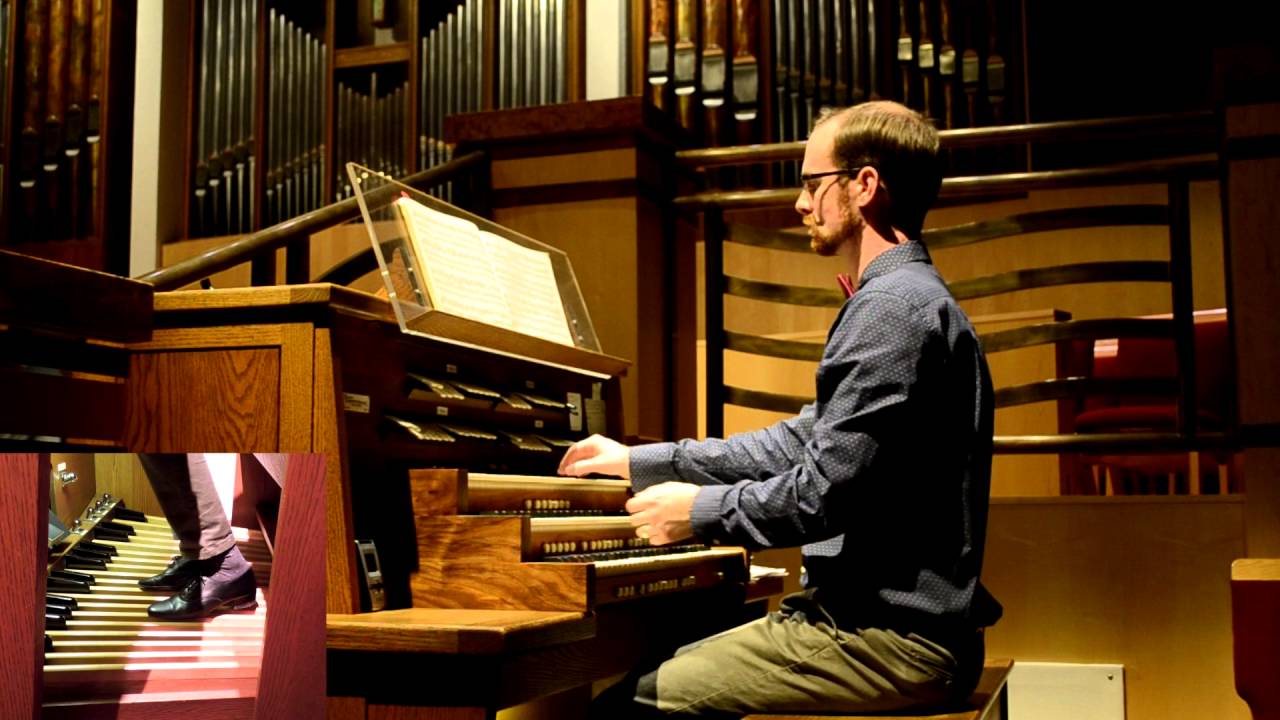 Bach: Prelude and Fugue in A minor, BWV 559 - YouTube