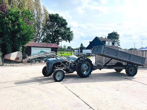 GREY FERGUSON DIESEL 2WD TRACTOR C/W FRONT LOADER, BUCKET, FOLKS ...