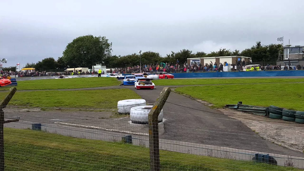 Mendips raceway race 1 31-08-2015 - YouTube
