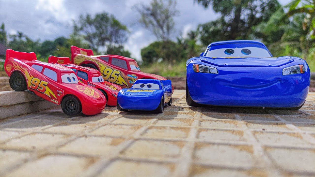 Disney Pixar Cars on the home page: Lightning McQueen, Sally Carrera ...