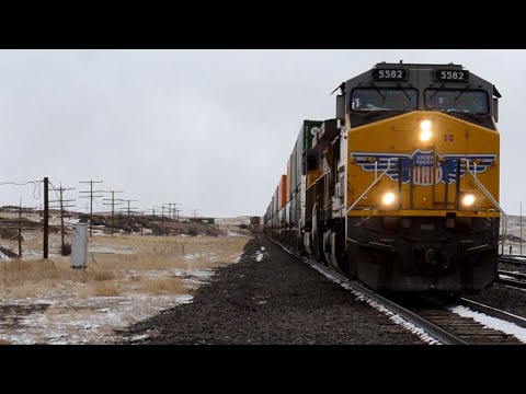 UP 5582 Leads a WB IG4SE Through Tie Siding, WY With Dash 9 Rebuild + C44ACM - YouTube