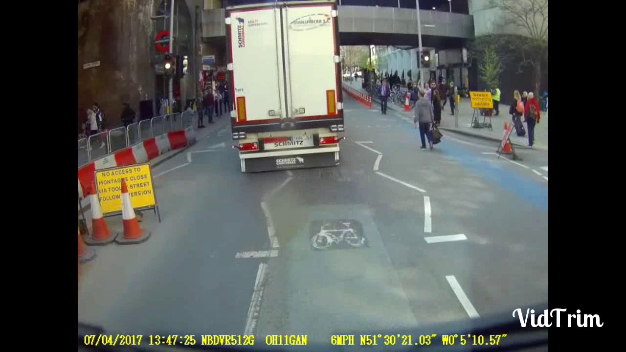 Bad drivers in London 7-4-17 - YouTube