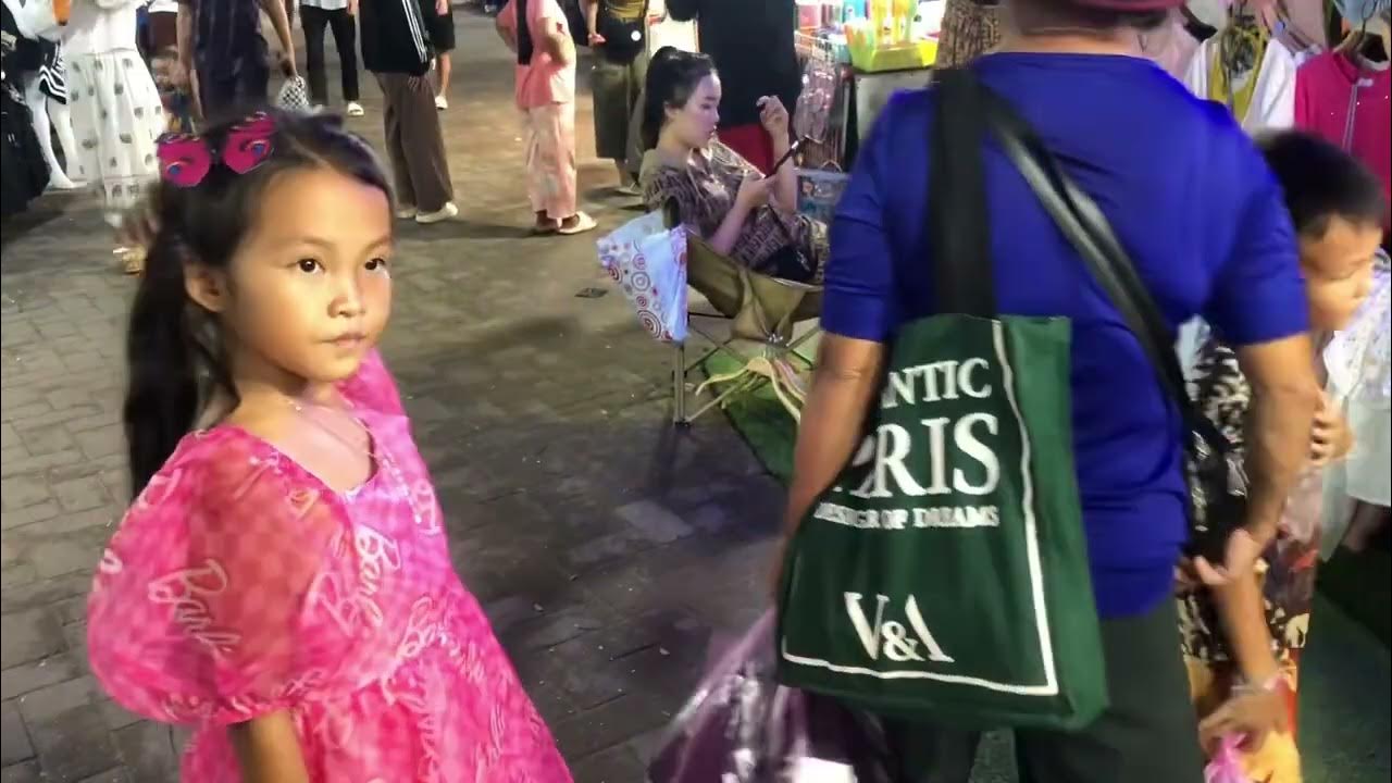 Coj paj yeeb nkawv mus yuav khaub ncaws nawb - YouTube