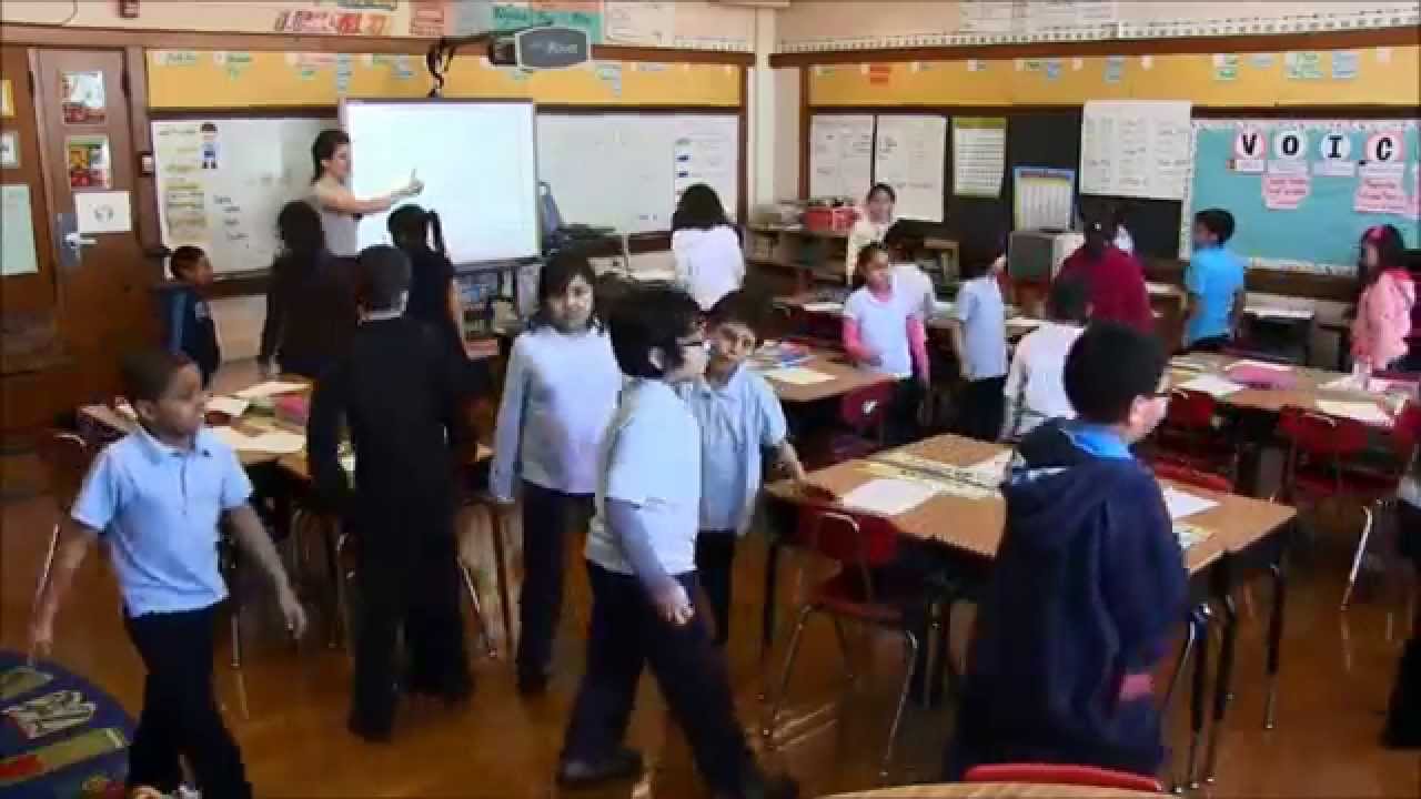 5 4 3 2 1 walk around room English ALBA - YouTube