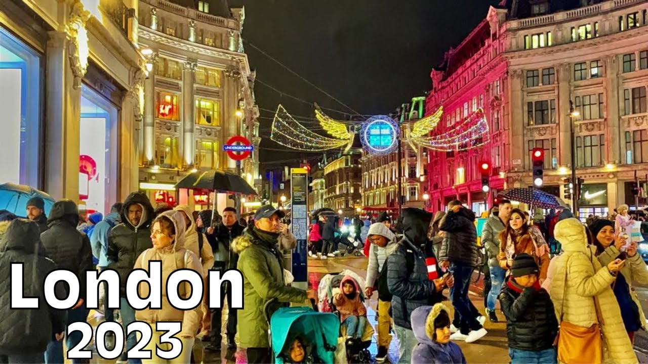 Central London Walk on a super busy Night in the Entertainment Centre ...