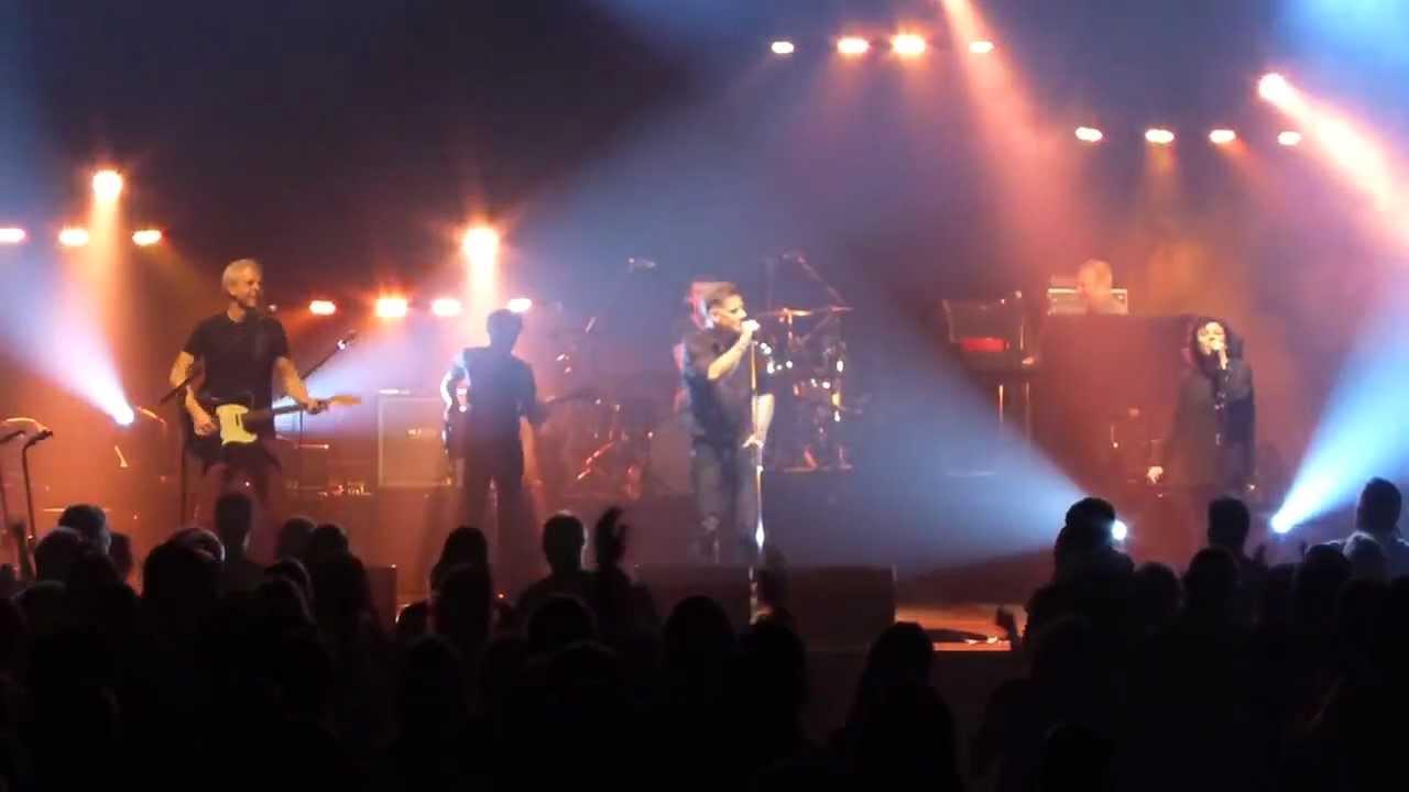 Deacon Blue - Real Gone Kid (live @ Plymouth Pavilions 21/10/2012 ...