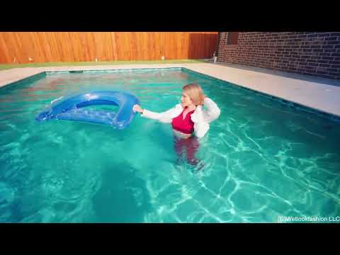 Kate Gets in the Pool Wearing a Cold Weather Workout Set