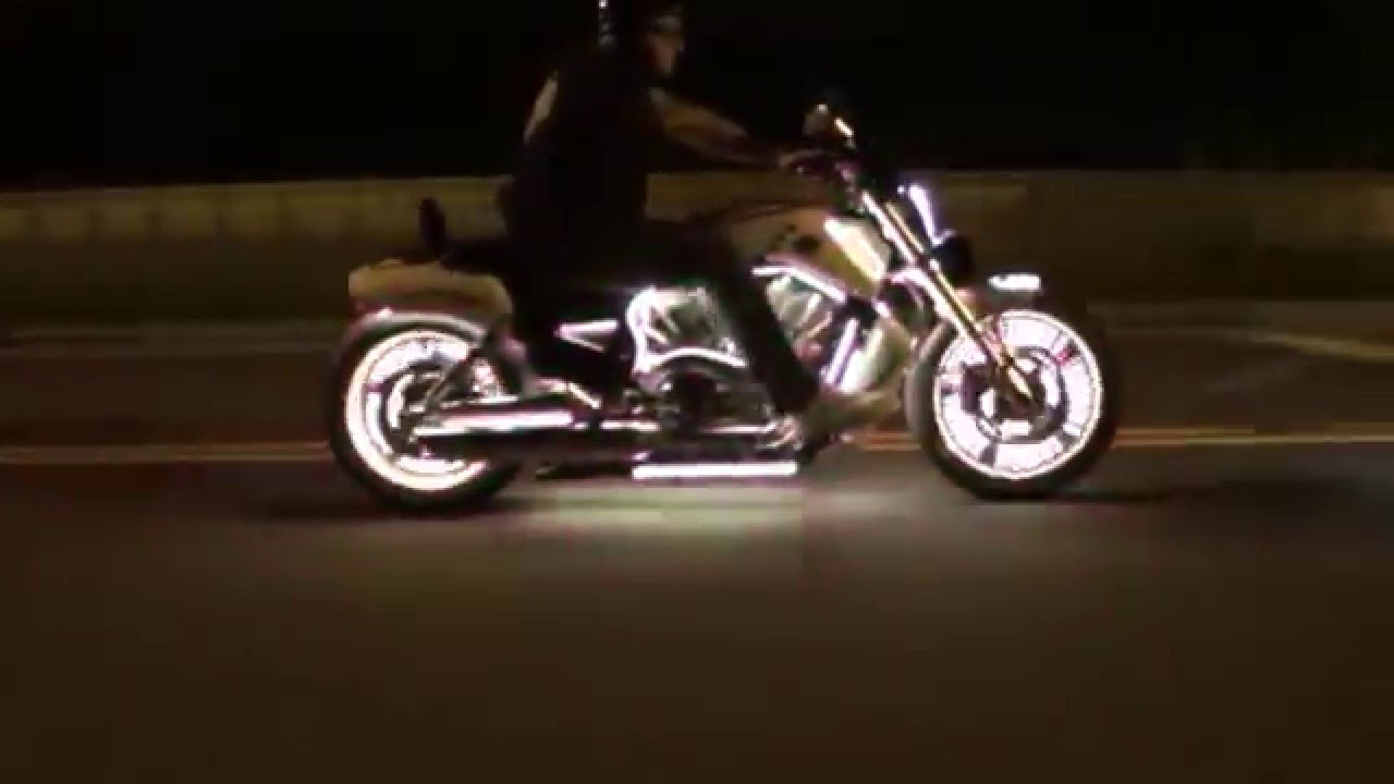 V-Rod Muscle Strobe lights - YouTube