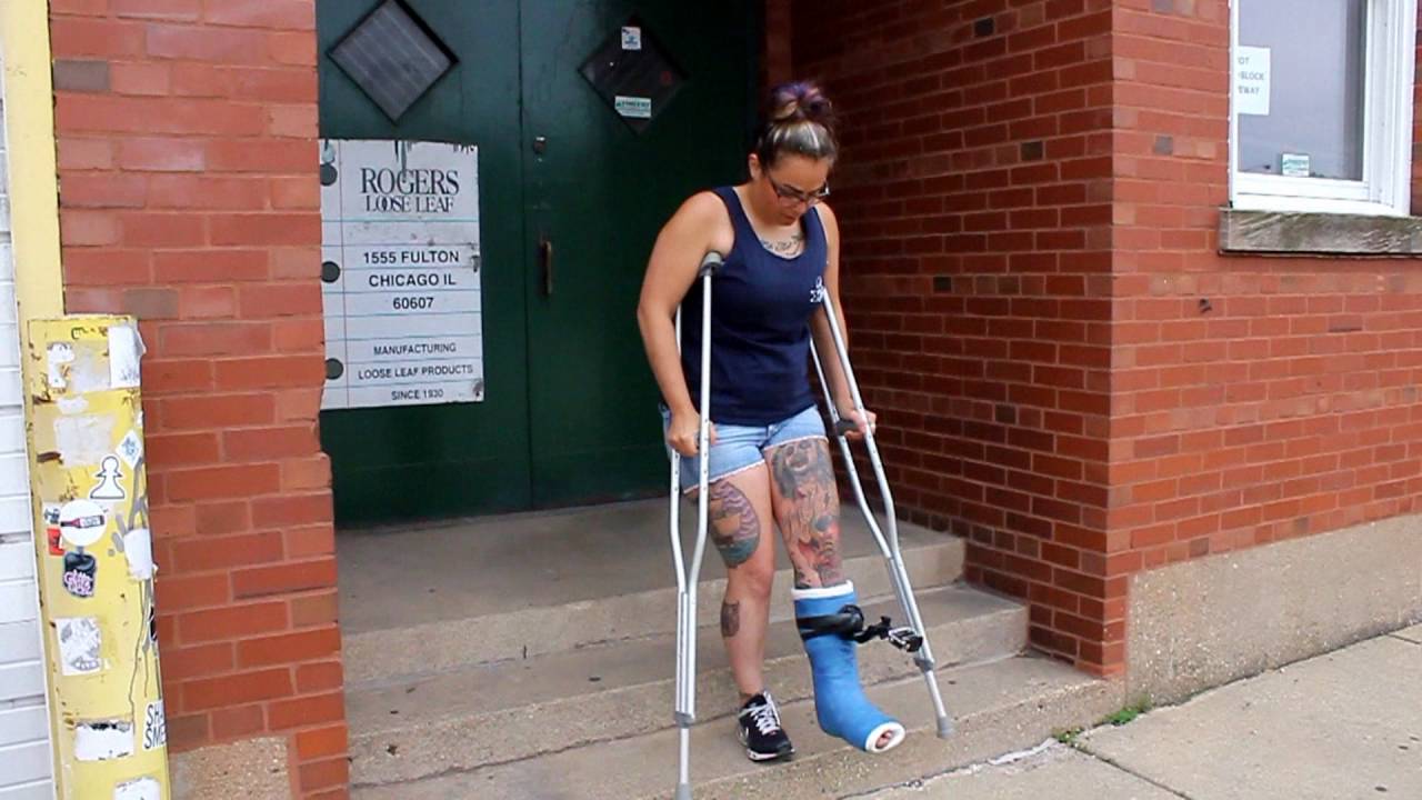 Ashley and sarah broken ankle vlog - YouTube