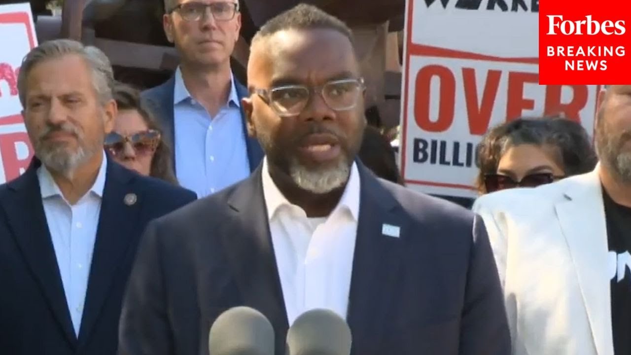 Chicago Mayor Brandon Johnson Holds Press Briefing About Labor Day ...