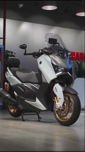 YAMAHA XMAX 250 NEW MATTE CEMENT GRAY - YouTube