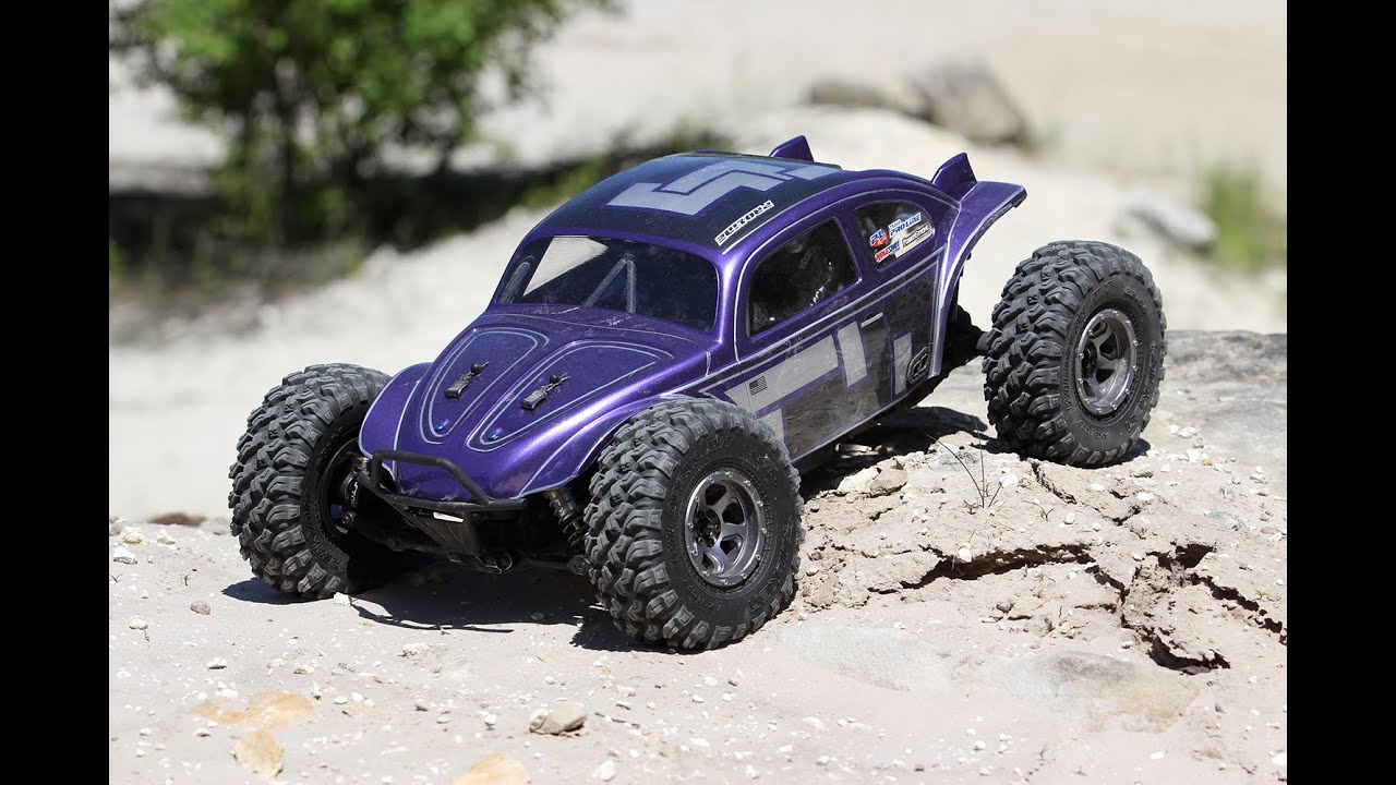Axial Yeti Pro-line Baja Dune bug hop up VS Jack Russel Terrier crash ...