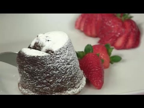 Cómo hacer volcán de chocolate : Postres fáciles y ricos - YouTube