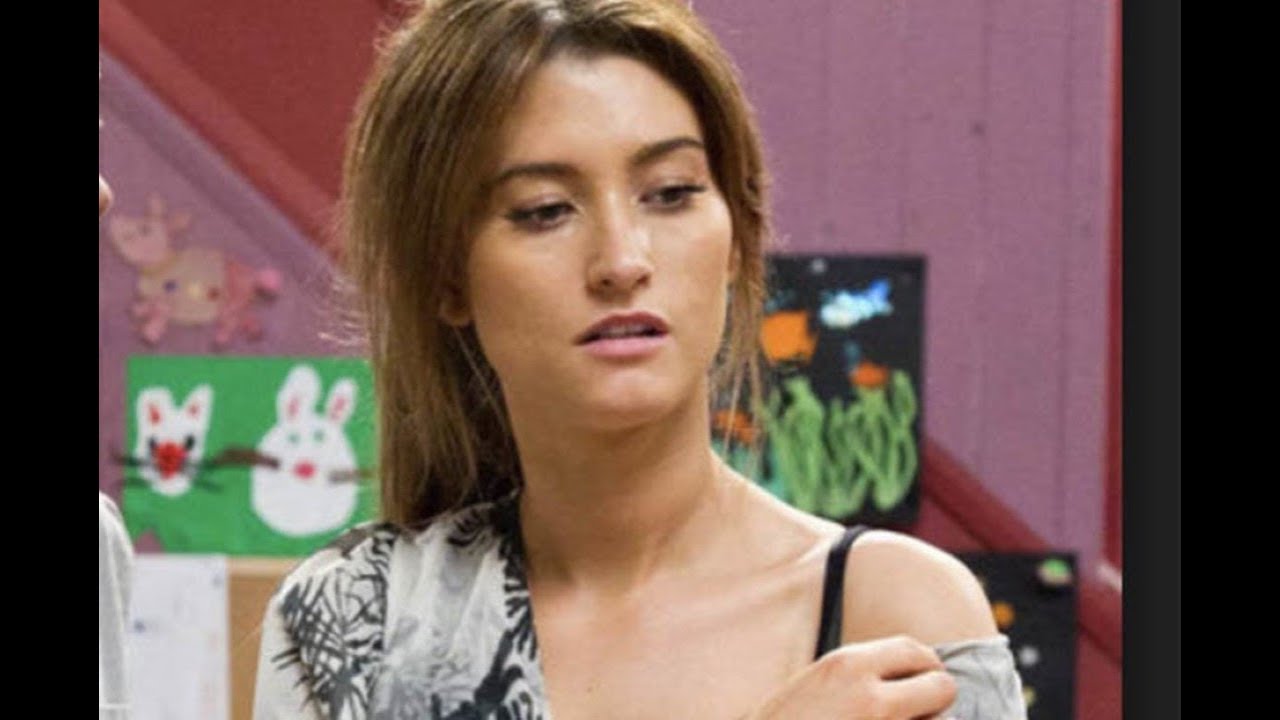 Emmerdale bombshell Debbie Dingle sizzles in plunging top - YouTube