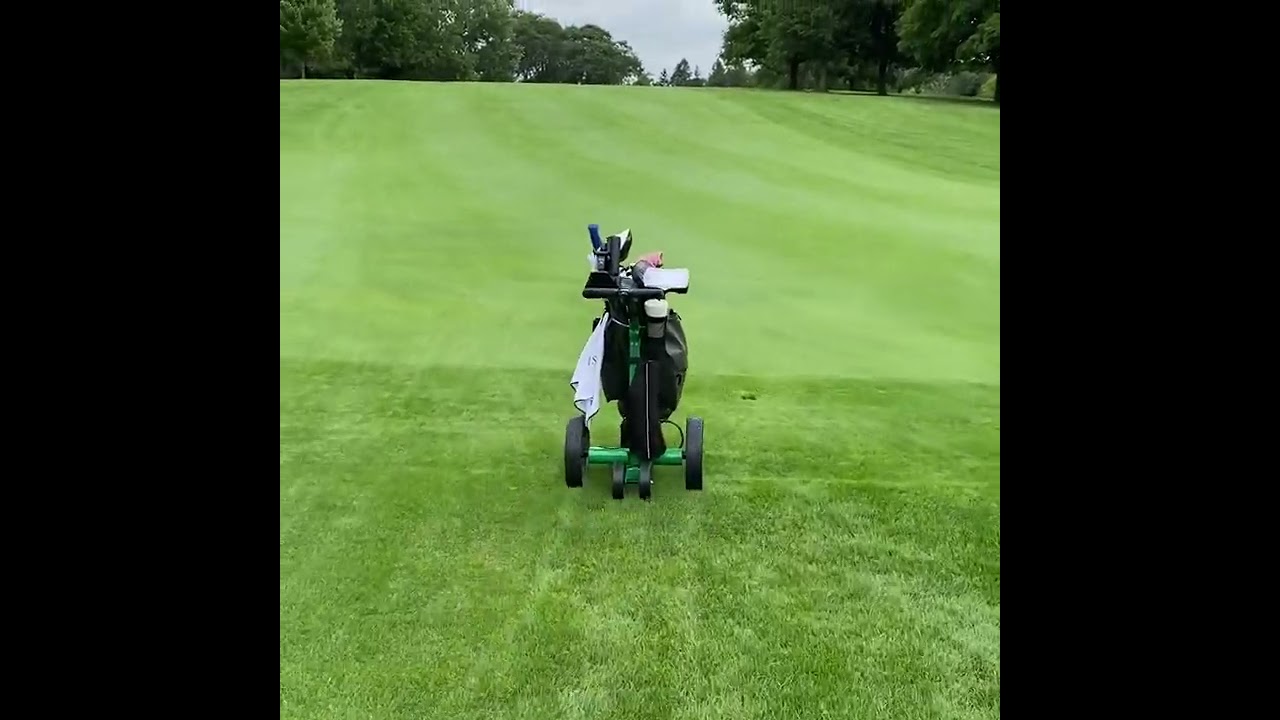 Bat-Caddy X8R takes on the 13th at North Hills CC - YouTube