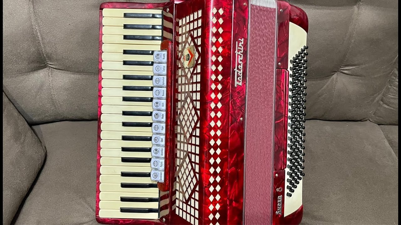#Live Acordeon Todeschini Super 8 - YouTube