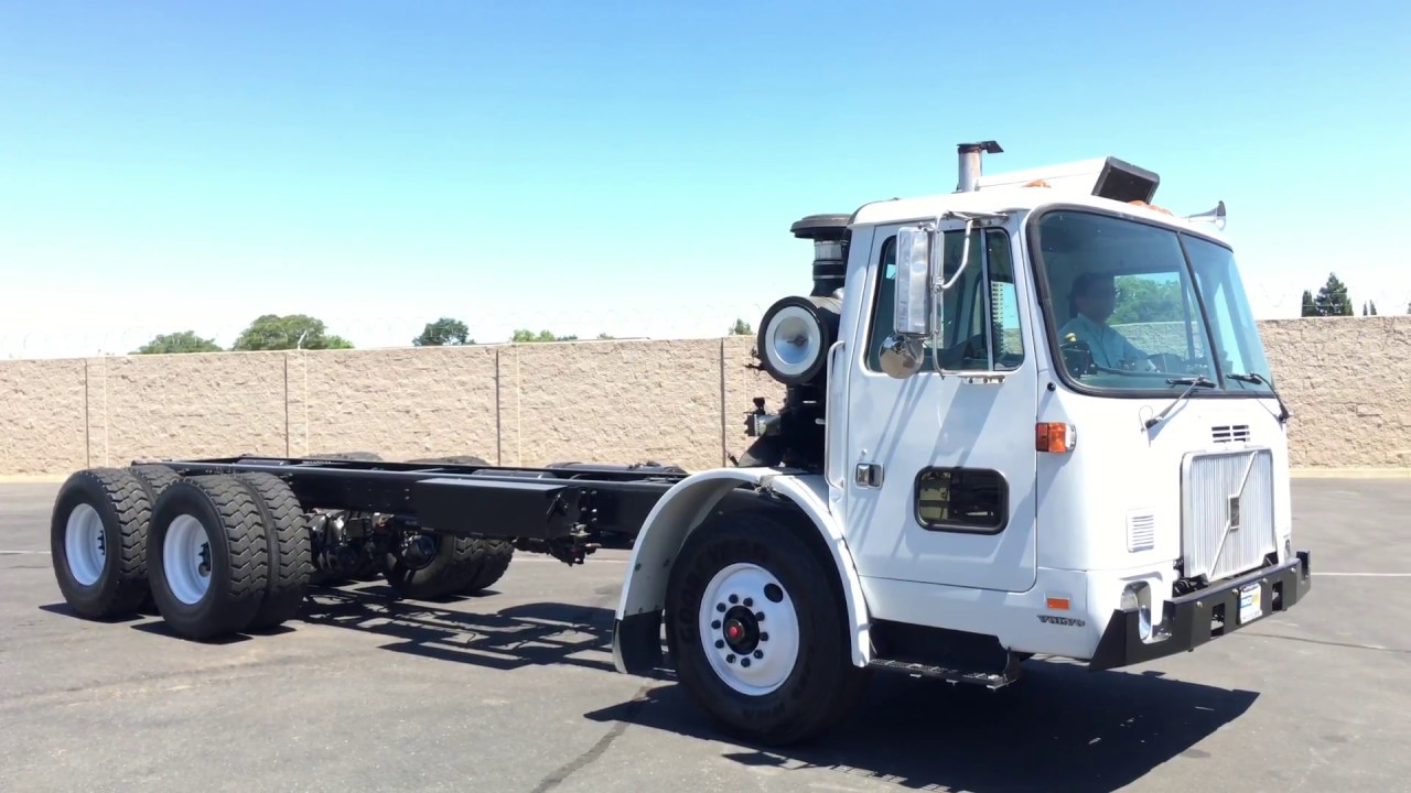 2002 Volvo WXLL64 Low Entry Cab & Chassis - YouTube