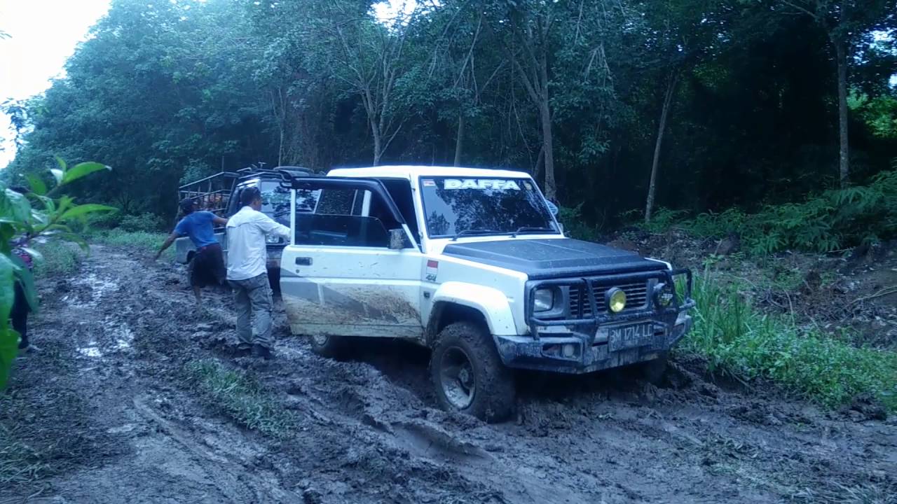 Kekuatan Mobil Taf Narik 3 Ton Di medan Lumpur - YouTube