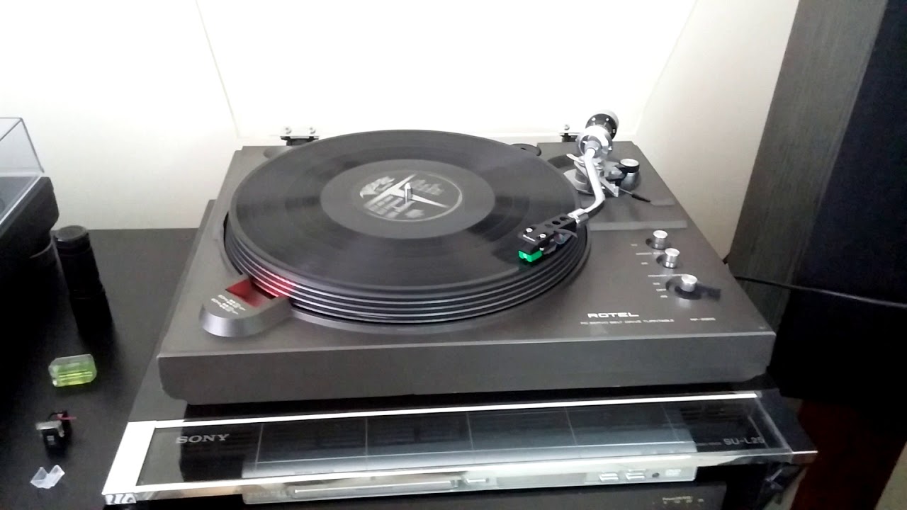 Rotel RP 3300 test - YouTube