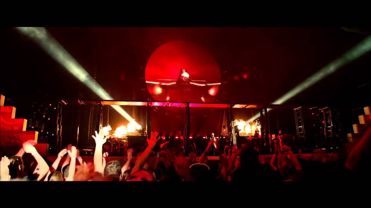 Trailer for Roger Waters' "The Wall" concert film - YouTube