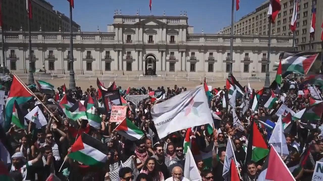 Palestinian community in Santiago protests as first group of Chileans ...