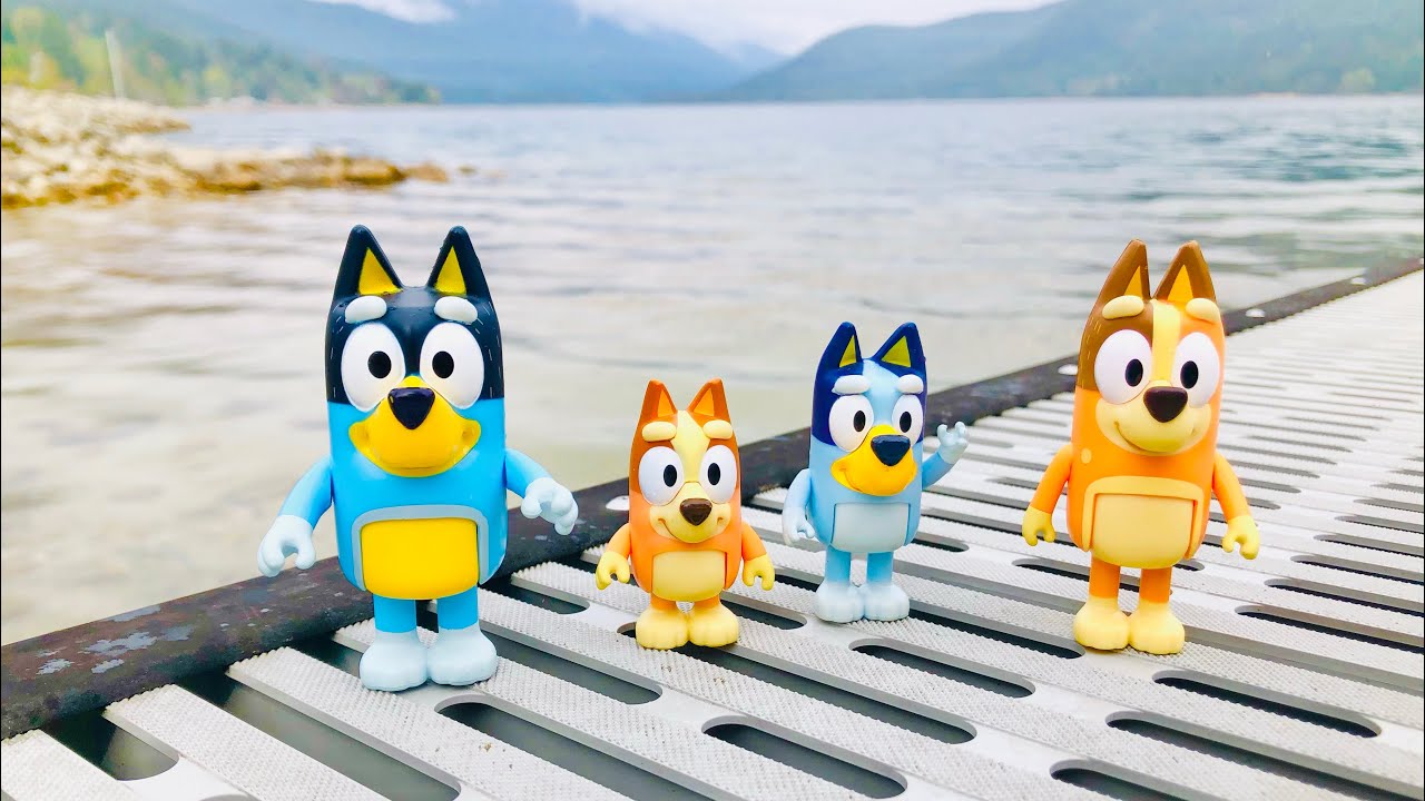 BLUEY Toys Lake Water Jump - YouTube