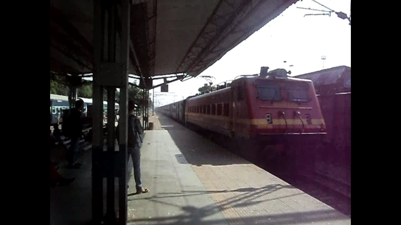 [HD] 12487 Seemanchal Express Crushed Chunar Junction at MPS !! - YouTube