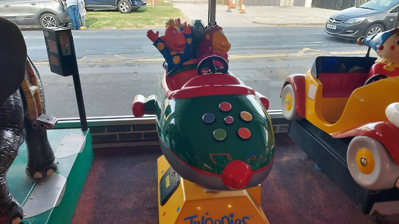 2000s Amutec Tweenies Rocket Kiddie Ride - YouTube