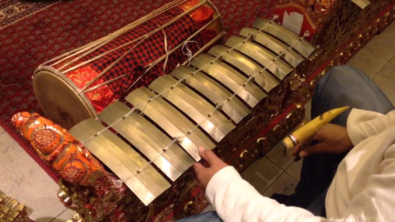 Ciaaattt...gamelan bali nelayan pemade - YouTube