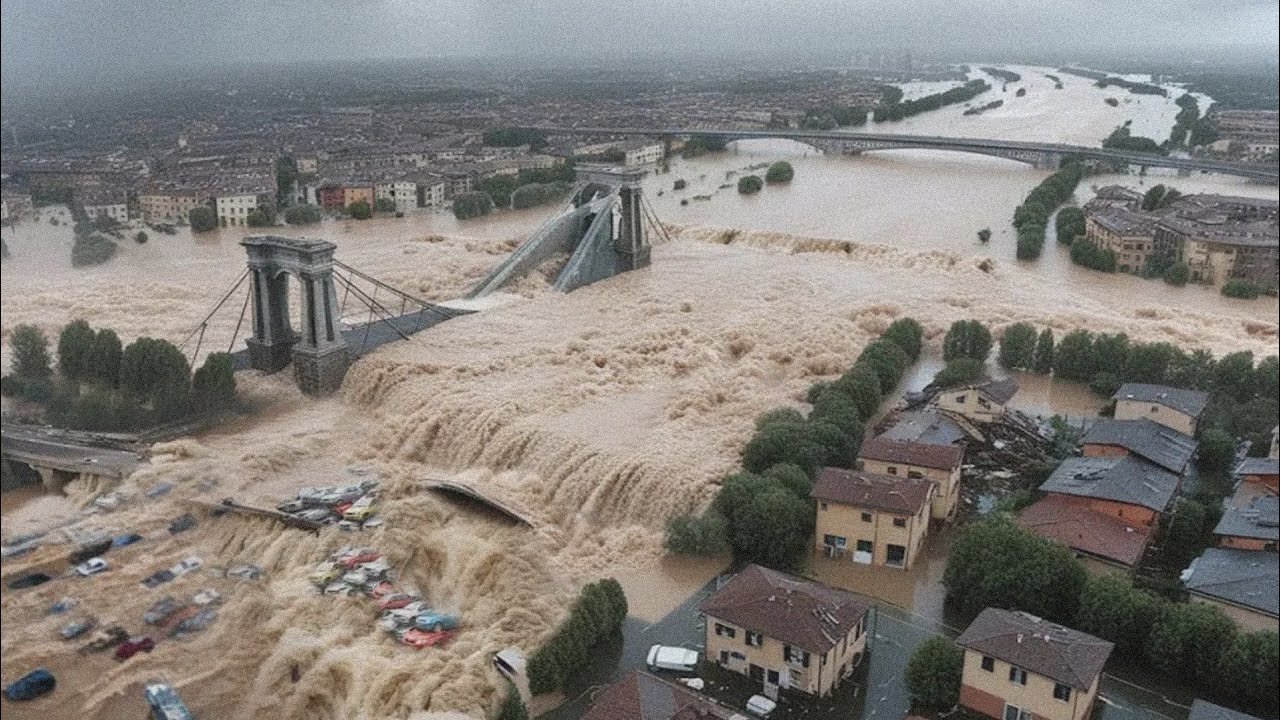 an hour ago, brutal footage of floods in Spain! cars and houses ...