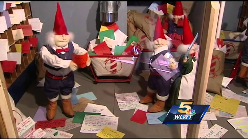 Shillito's Elves make debut at new location - YouTube