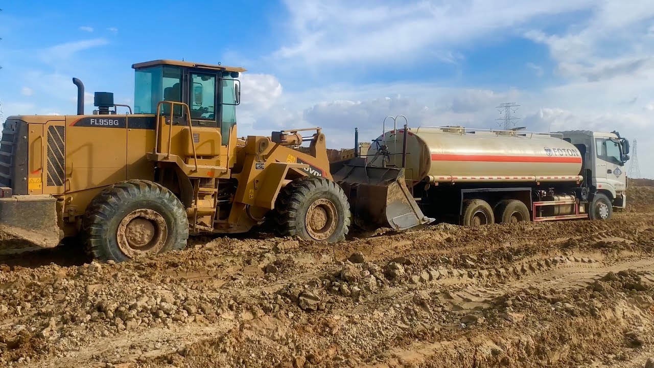 Help Failed Of Wheel Loader Extreme Wheel Loader រុញឡានដឹកទឹកជាប់ផុង ...