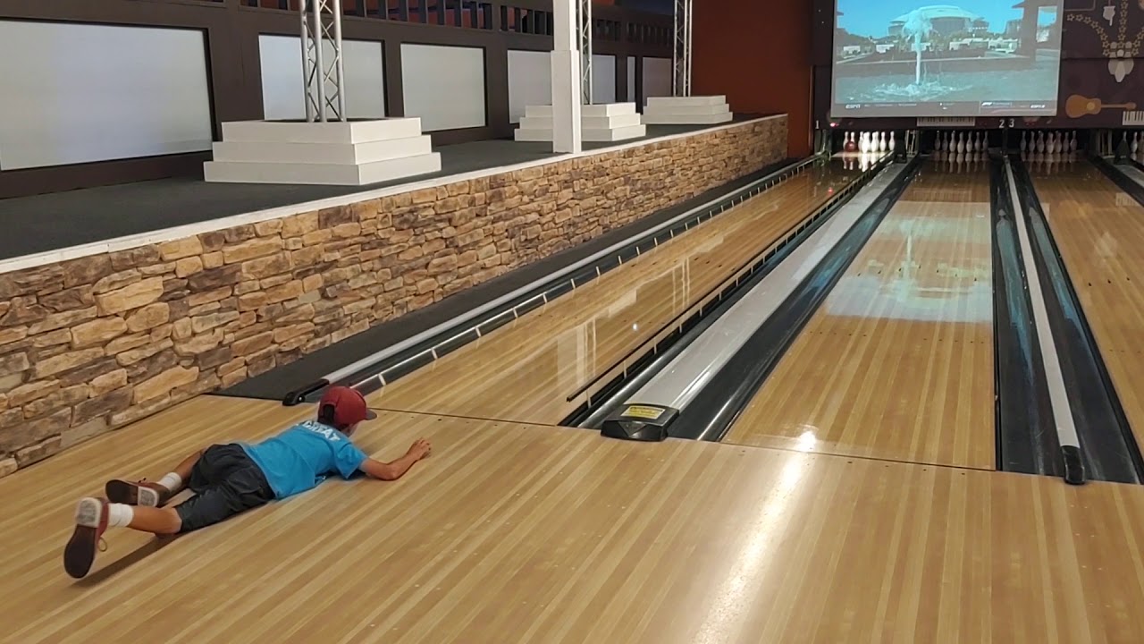 The Andrew bowling technique - YouTube