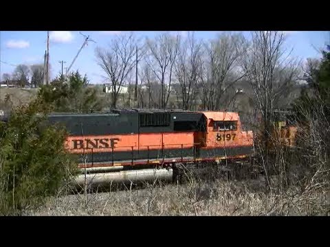 It's the Great Pumpkin! BNSF 8197 in Nice Lash-up on Mixed Freight - YouTube