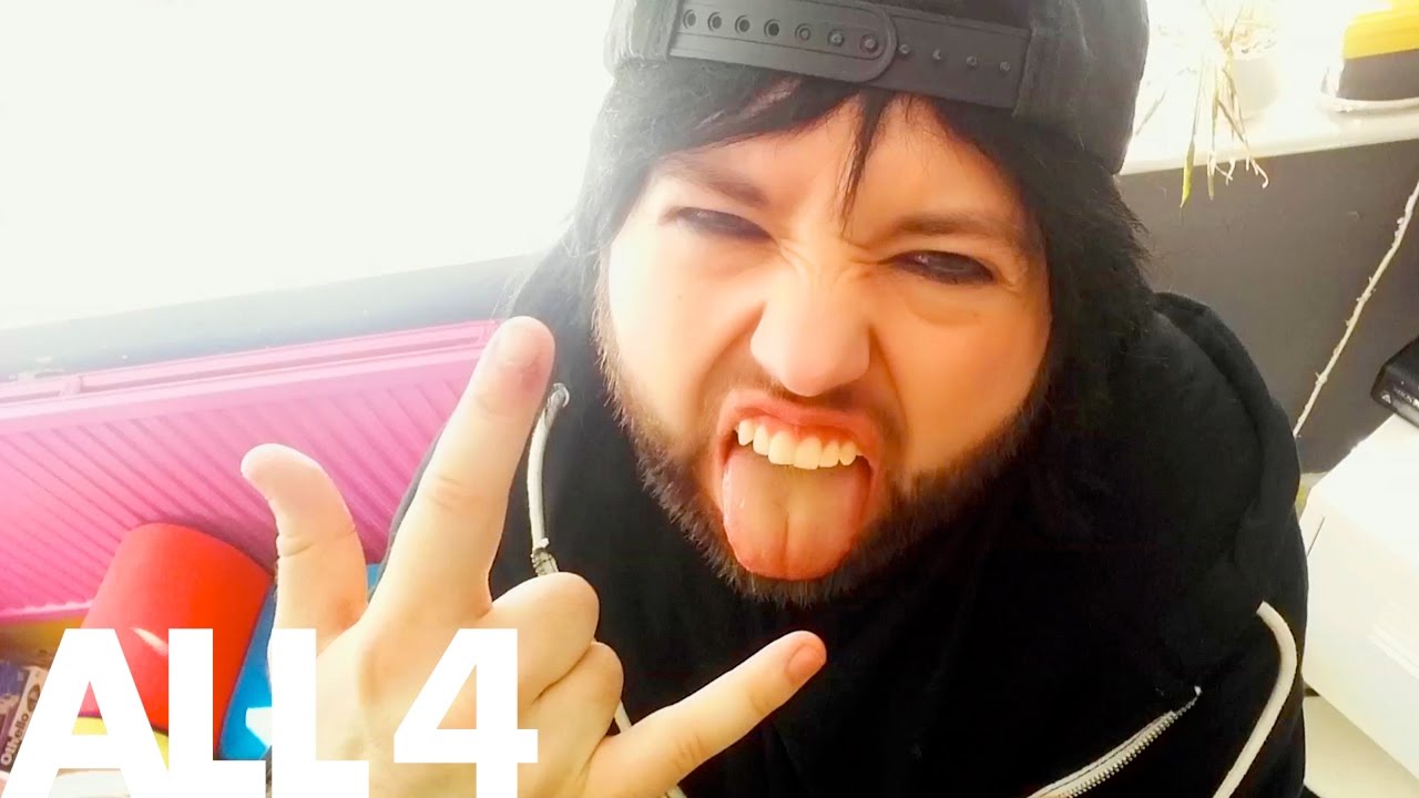 Lewis Hancox Knows It's Important To Love Yourself & Your Selfie | Me ...