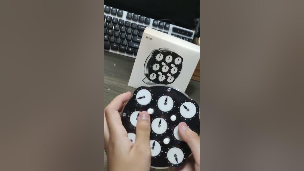 How to solve a QIYI Magnetic Clock - YouTube