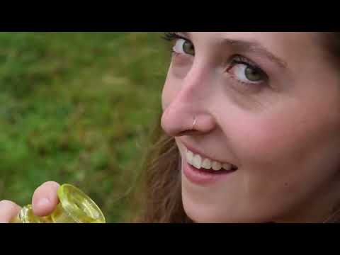 L'odeur de L'eau (Perfume Advert Parody staring Tallulah Shannon)