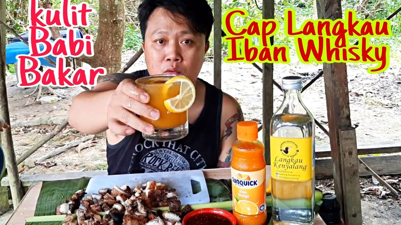 Kulit Babi Bakar Dan Cap Langkau Sarawak Whisky Dengan Campuran Jus ...