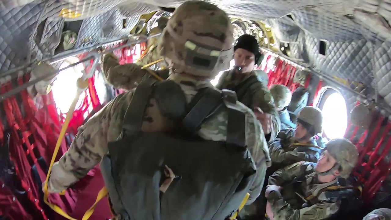 RANGER TRAINING BATTALION CH 47 CHINOOK AIRBORNE JUMP - YouTube