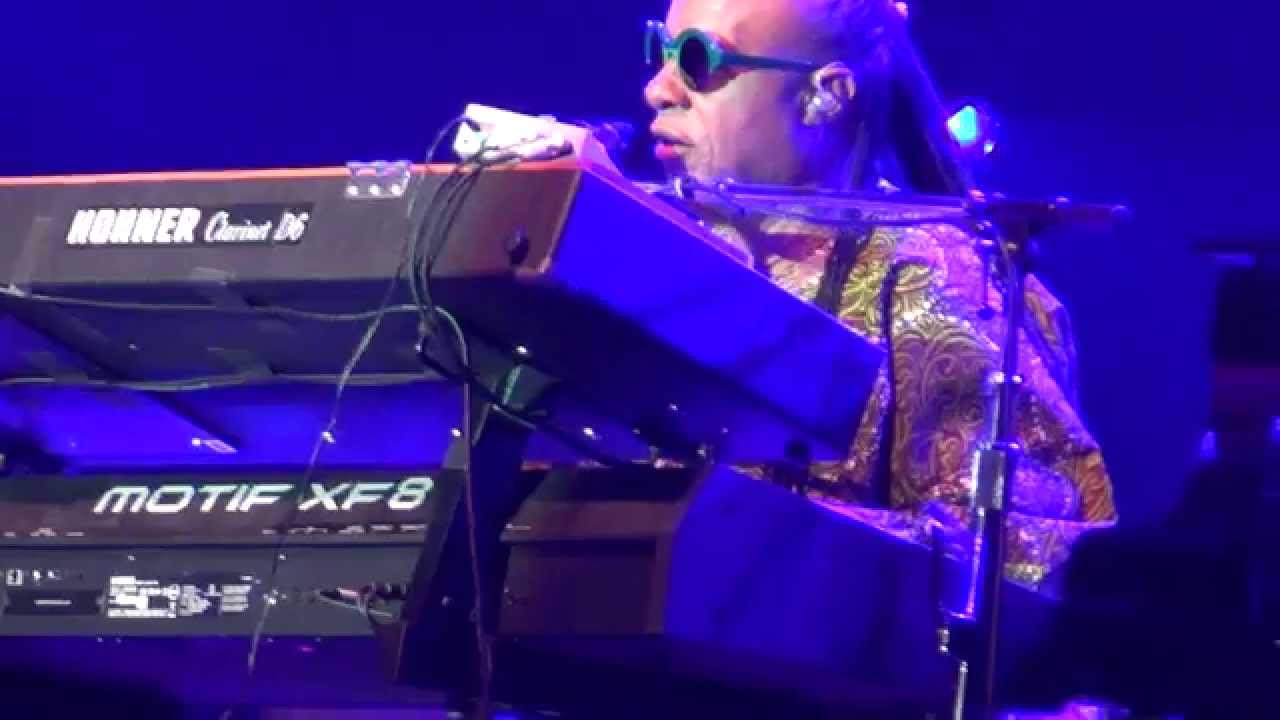 Stevie Wonder & Joss Stone jamming "Living for the city"at North Sea ...