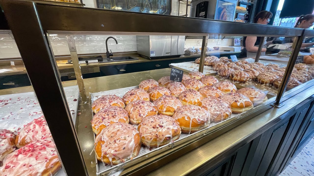 Fat Thursday aka tłusty czwartek, donut day in Wrocław poland - YouTube