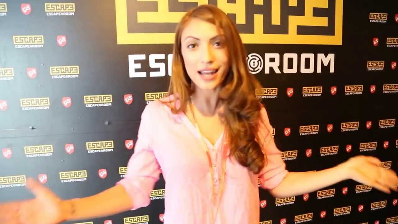 Patricia K attempts Escape Room with fans - YouTube