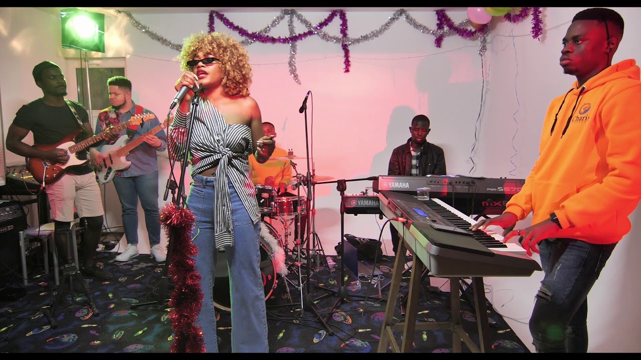 TONES AND I - DANCE MONKEY (LIVE) - YouTube