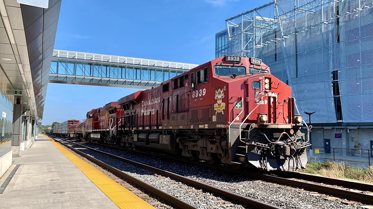 Strathcona Unit Leader! CP 8939 leads CPKC 236 through Cooksville GO ...