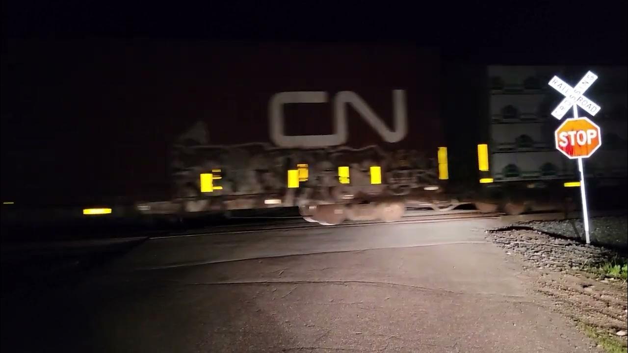 CN 3044 X404 at Ladysmith on 5-17-23 - YouTube