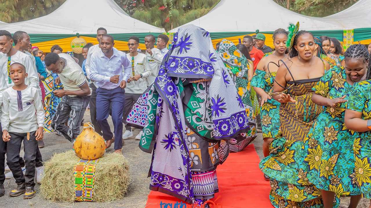 Bridal dance I Kamba traditional wedding I Kenya wedding - YouTube